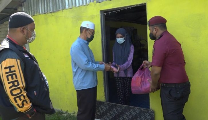 ADUN, NGO serah sumbangan kepada asnaf - Berita Parti Islam Se Malaysia (PAS)