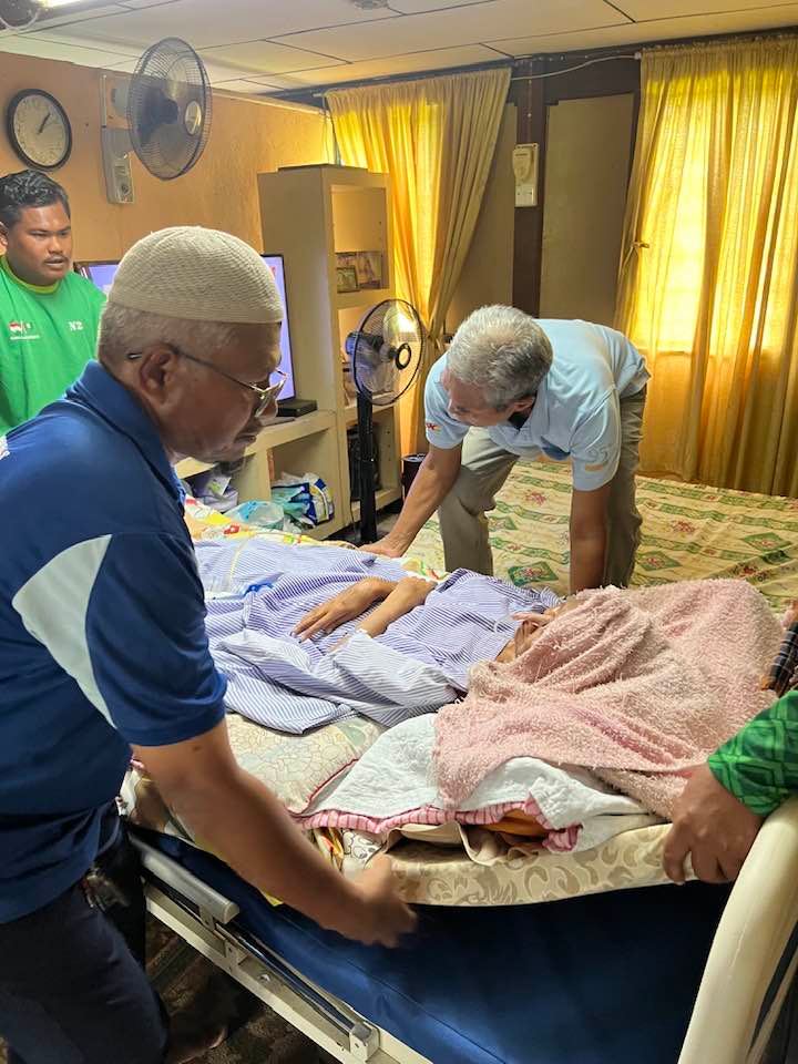 Pesakit strok terima katil wakaf - Berita Parti Islam Se Malaysia (PAS)